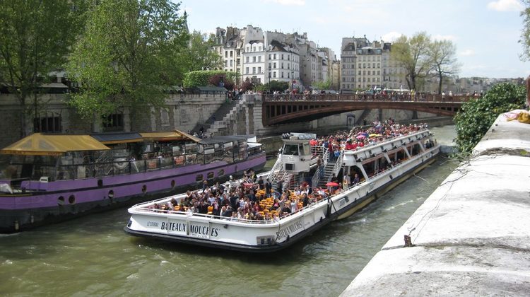 Bateaux-Mouches • Sightseeing river cruise in Paris • Come to Paris