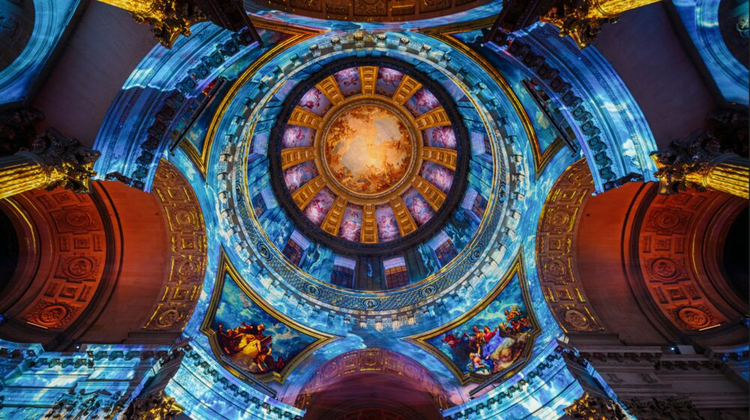 AURA INVALIDES immersive experience at the Invalides in Paris ...