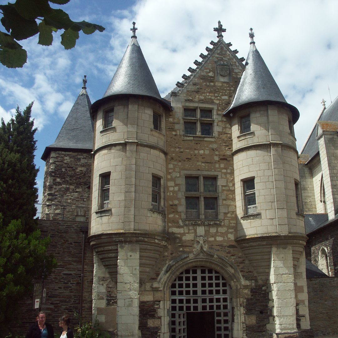 Kasteel van Angers, Bezoek aan het Kasteel van de Hertogen van Anjou