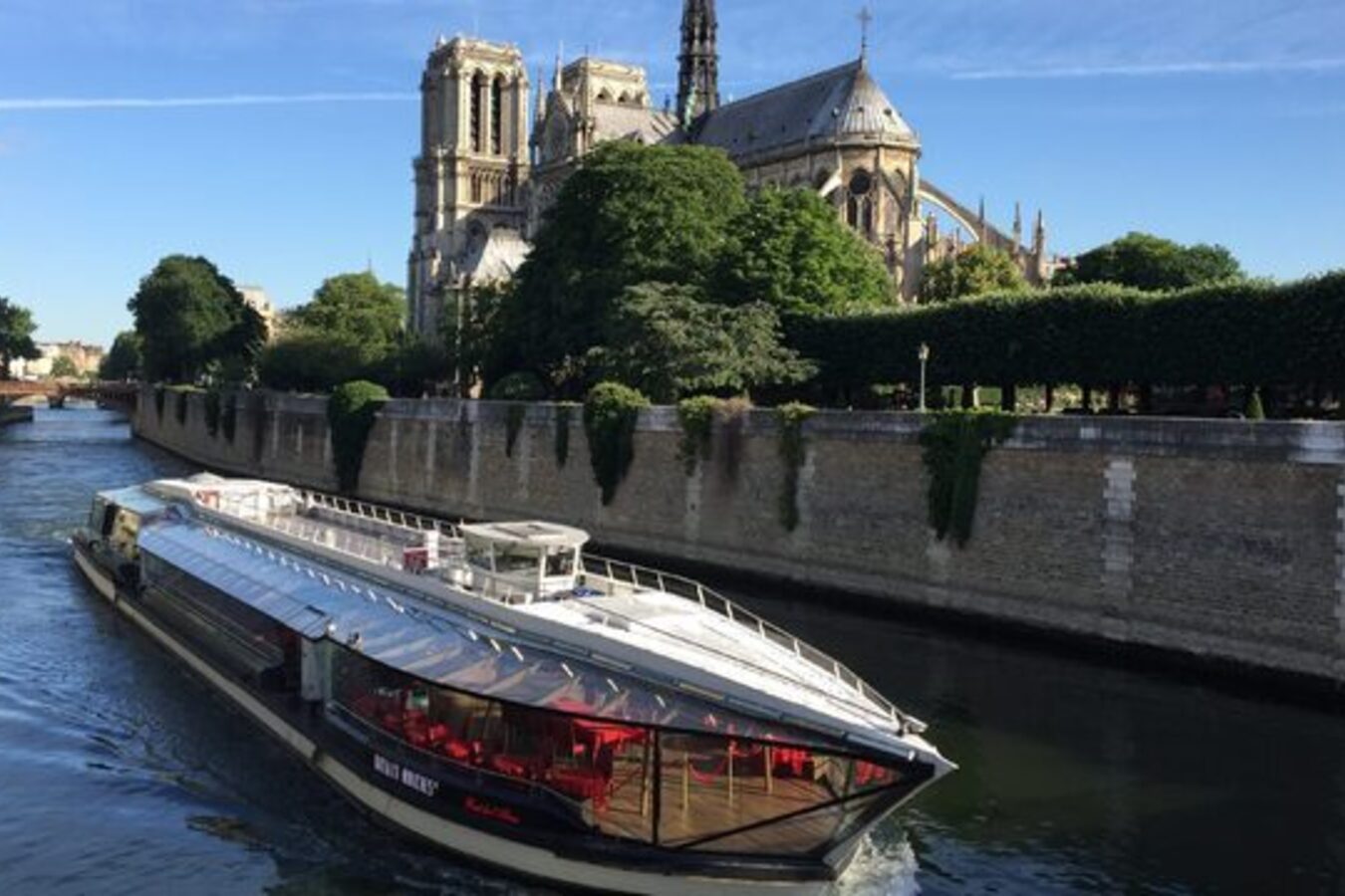 Seine Cruise Comparison: Bateaux-Mouches vs Bateaux Parisiens - Choices and Tips • Come to Paris