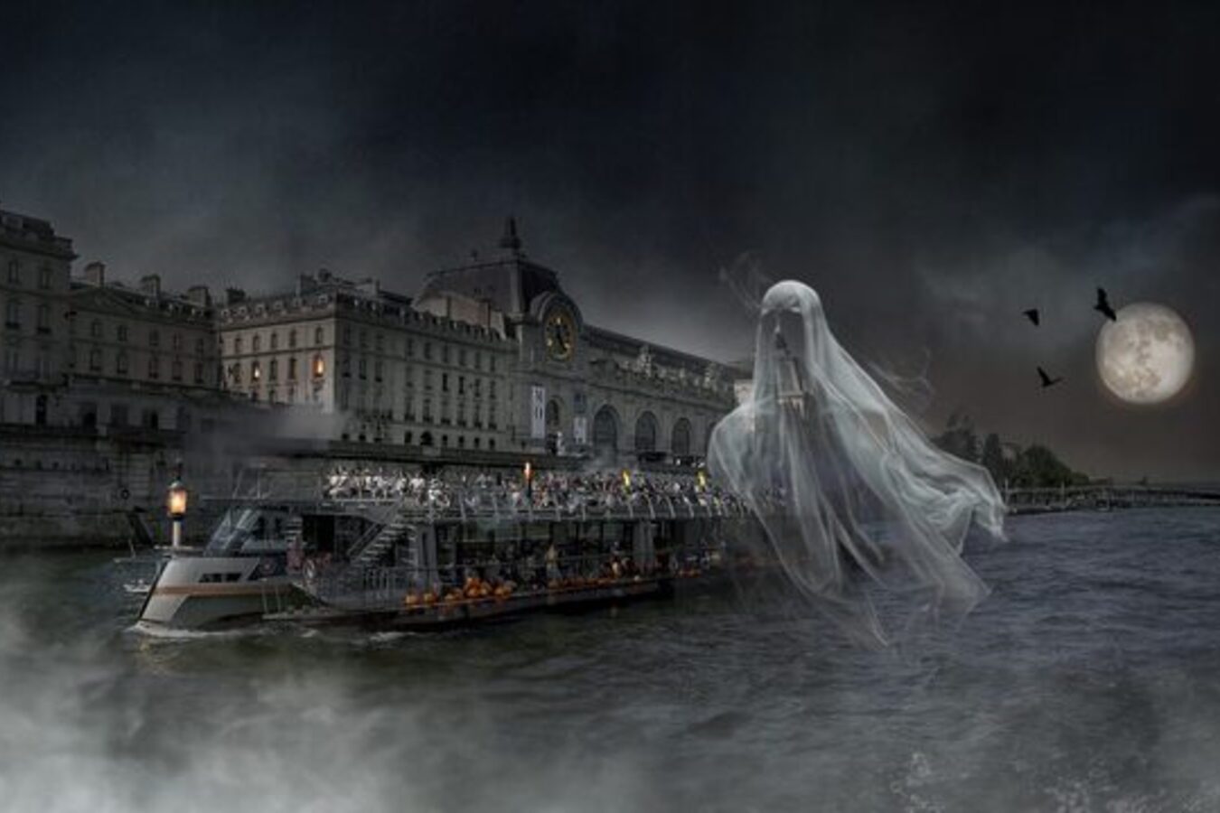 Seine Cruise Comparison: Bateaux-Mouches vs Bateaux Parisiens - Choices and Tips • Come to Paris