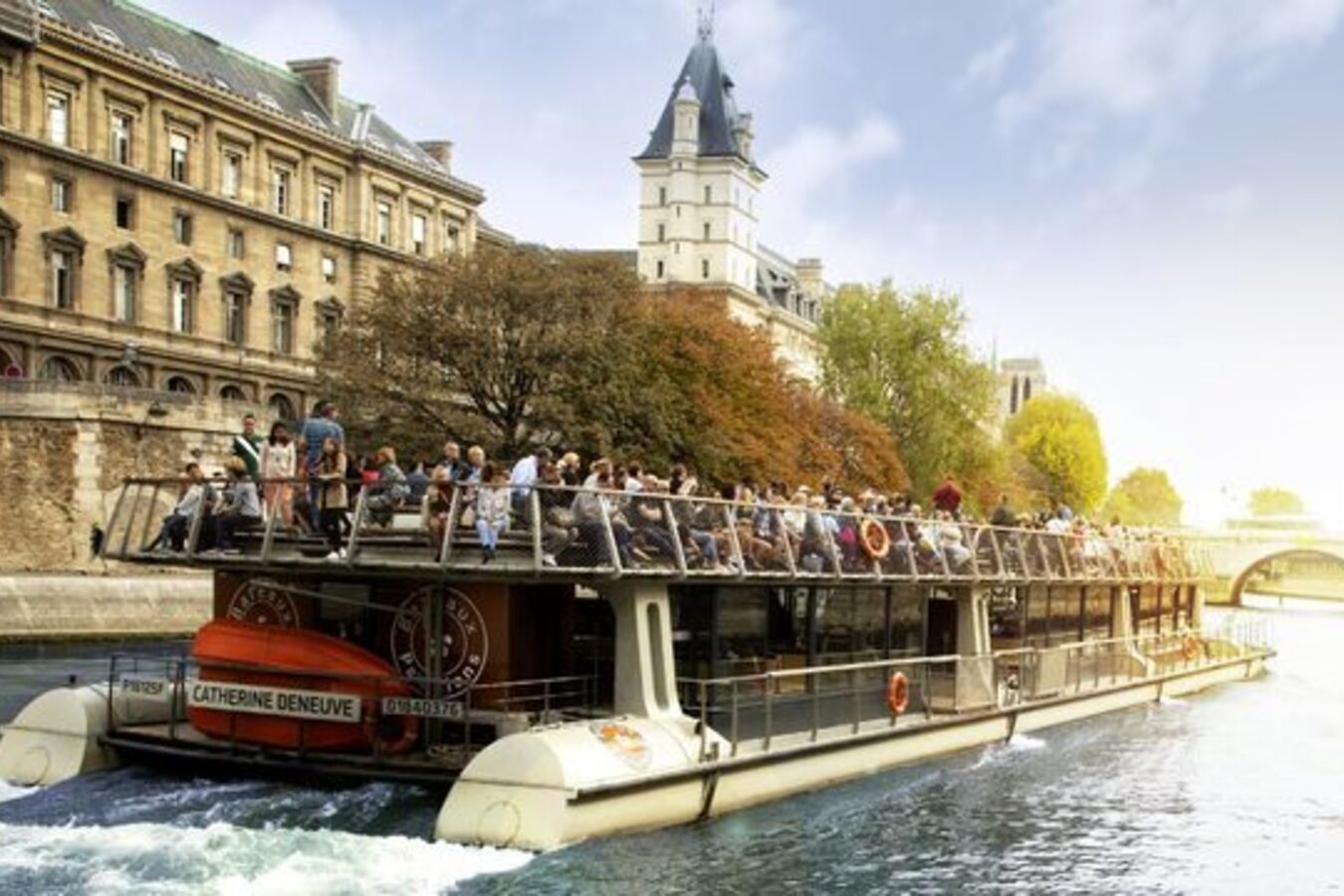 Seine Cruise Comparison: Bateaux-Mouches vs Bateaux Parisiens - Choices and Tips • Come to Paris