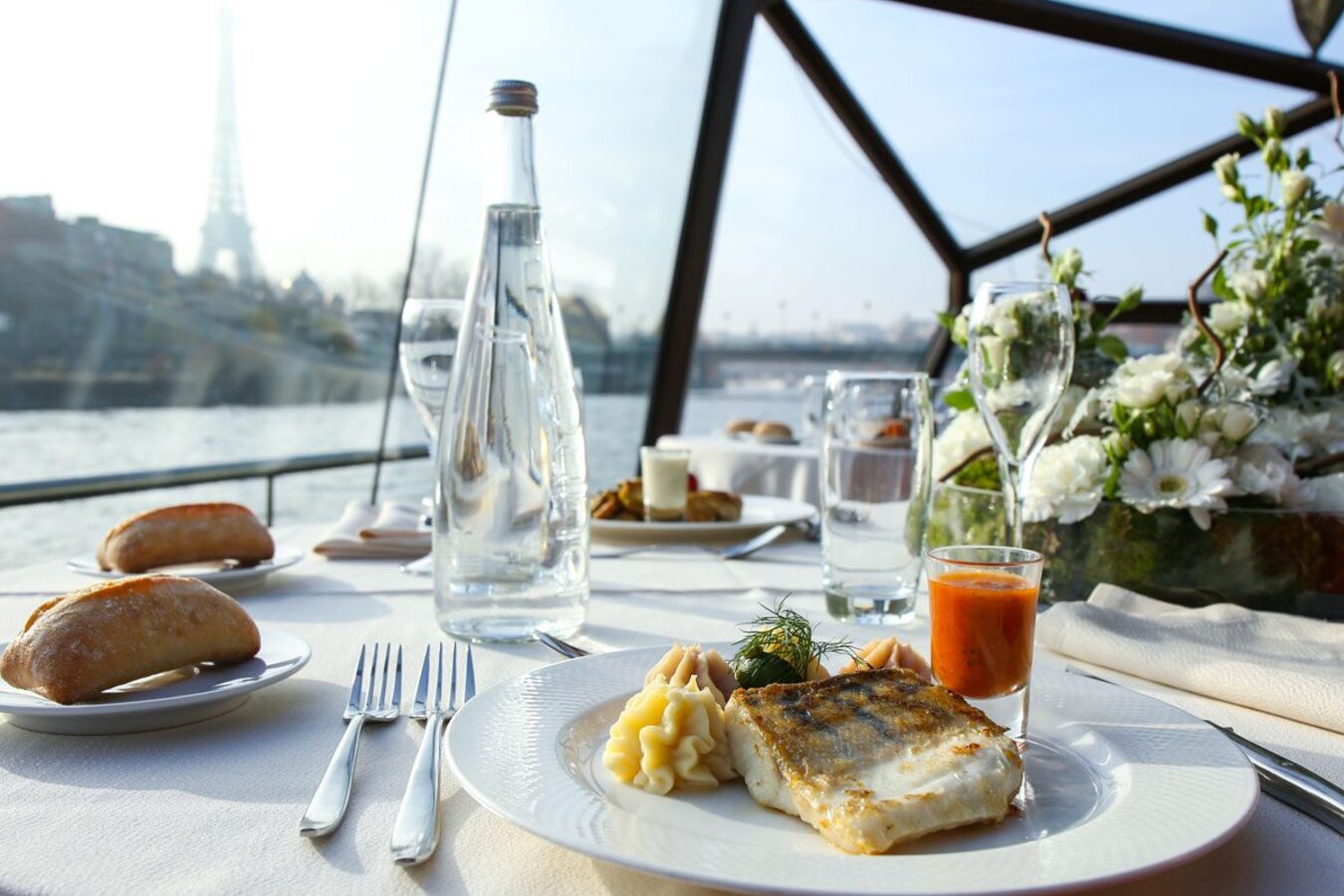 Lunch cruise on the Seine in Paris • Rates and booking