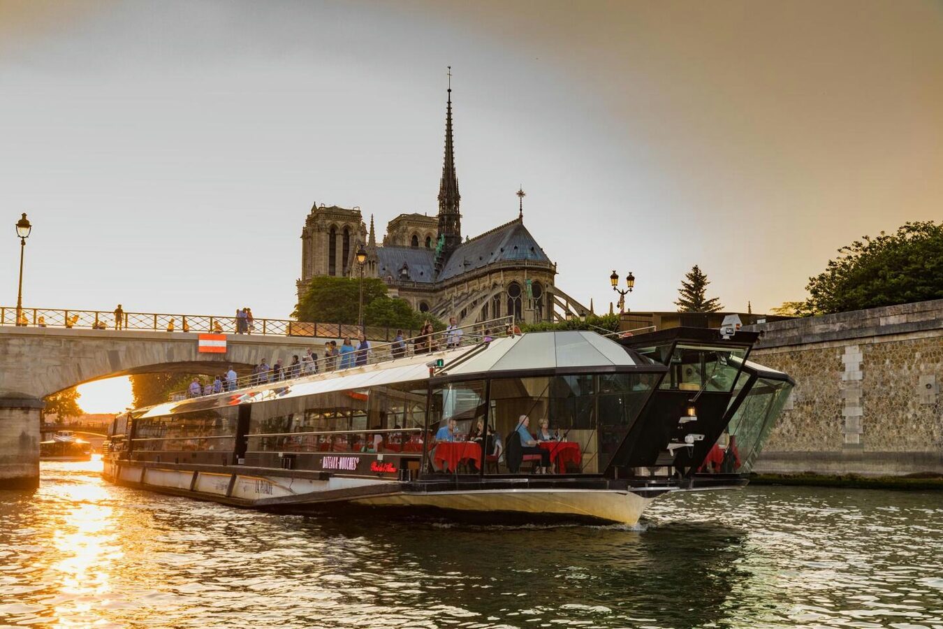 Seine River Dinner Cruise in Paris • Prices and Booking • Come to Paris